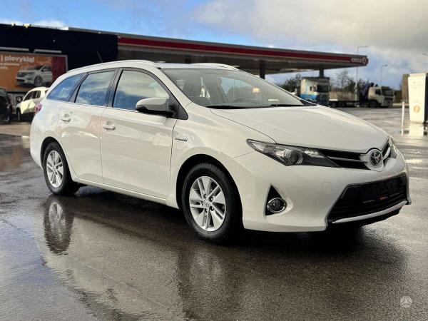 Balts Toyota Auris 2014 Viļņa, ar dzinēja tilpumu 1.80 L un nobraukumu 211 tūkst. km par 8950 €, foto 1 vietnē AUTOMOTO.COM.LV