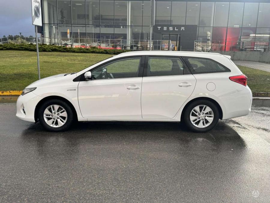 White Toyota Auris 2014 in Vilnius, with an engine capacity of 1.80 L and mileage of 211 thousand km for 8950 €, photo 22 on AUTOMOTO.COM.LV