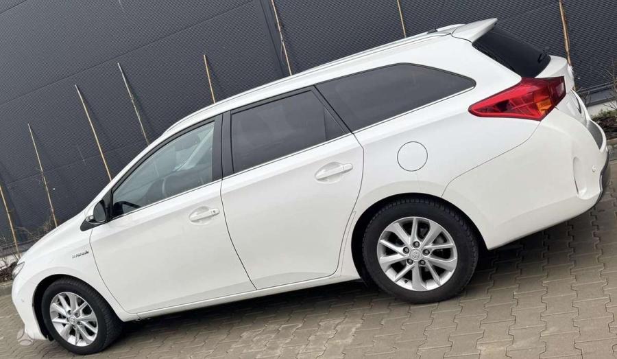 Balts Toyota Auris 2014 Viļņa, ar dzinēja tilpumu 1.80 L un nobraukumu 200 tūkst. km par 9950 €, foto 4 vietnē AUTOMOTO.COM.LV
