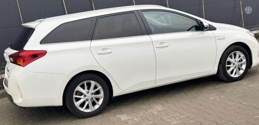 Balts Toyota Auris 2014 Viļņa, ar dzinēja tilpumu 1.80 L un nobraukumu 200 tūkst. km par 9950 €, foto 6 vietnē AUTOMOTO.COM.LV
