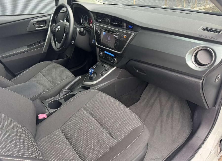 Balts Toyota Auris 2014 Viļņa, ar dzinēja tilpumu 1.80 L un nobraukumu 200 tūkst. km par 9950 €, foto 11 vietnē AUTOMOTO.COM.LV