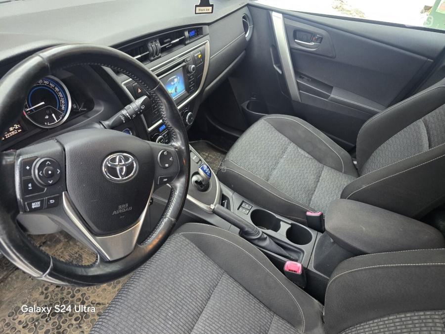 White Toyota Auris 2014 in Kaisiadorys, with an engine capacity of 1.80 L and mileage of 223 thousand km for 7600 €, photo 2 on AUTOMOTO.COM.LV