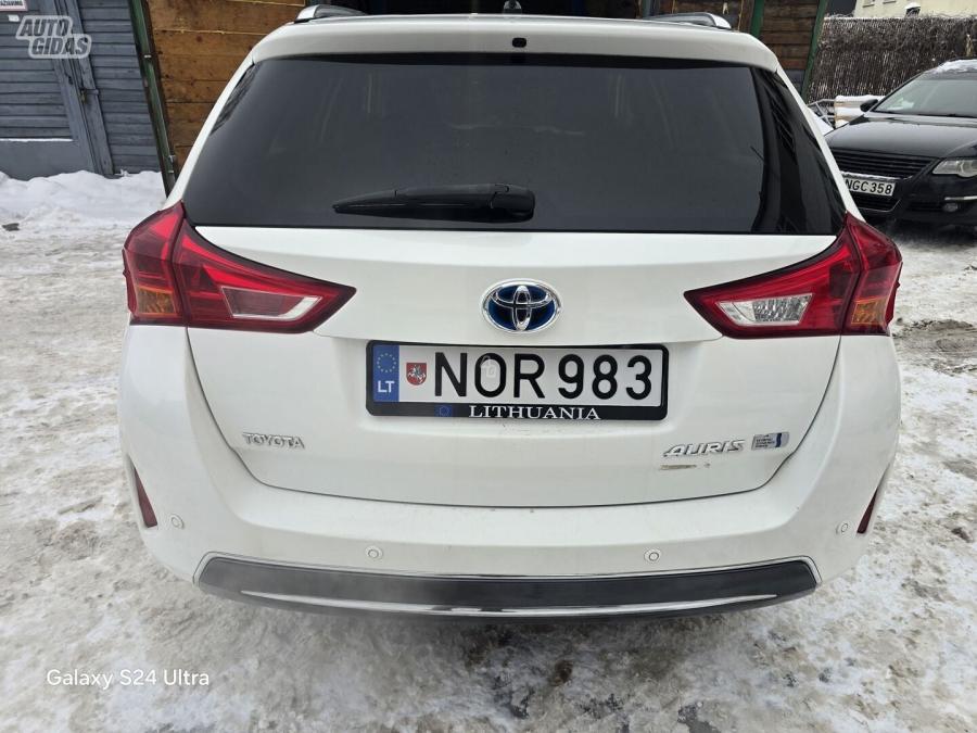 White Toyota Auris 2014 in Kaisiadorys, with an engine capacity of 1.80 L and mileage of 223 thousand km for 7600 €, photo 12 on AUTOMOTO.COM.LV