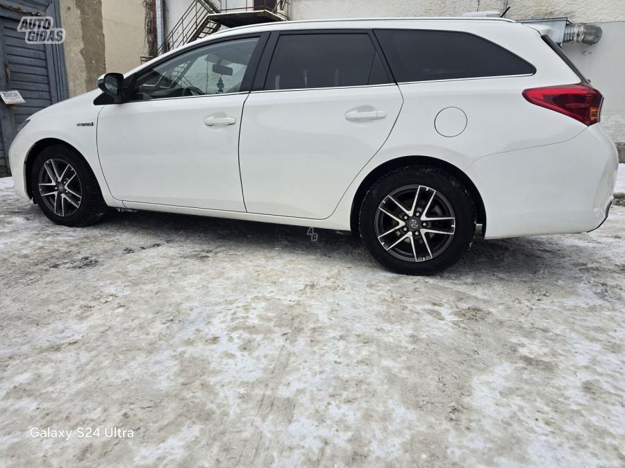 White Toyota Auris 2014 in Kaisiadorys, with an engine capacity of 1.80 L and mileage of 223 thousand km for 7600 €, photo 13 on AUTOMOTO.COM.LV