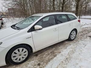 White Toyota Auris 2014 in Vilnius, with an engine capacity of 1.80 L and mileage of 604 thousand km for 3750 €, photo  on AUTOMOTO.COM.LV