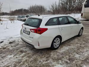 White Toyota Auris 2014 in Vilnius, with an engine capacity of 1.80 L and mileage of 604 thousand km for 3750 €, photo 2 on AUTOMOTO.COM.LV