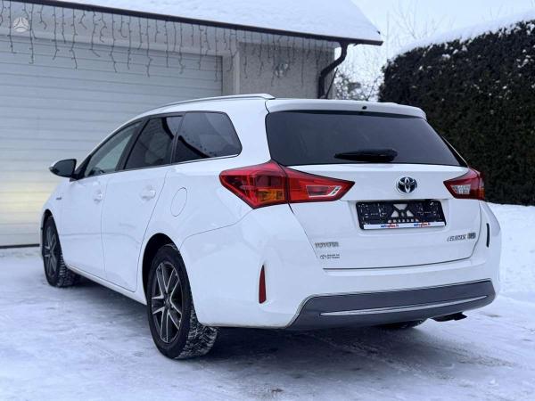 Balts Toyota Auris 2014 Ukmergė, ar dzinēja tilpumu 1.80 L un nobraukumu 260 tūkst. km par 6950 €, foto 5 vietnē AUTOMOTO.COM.LV
