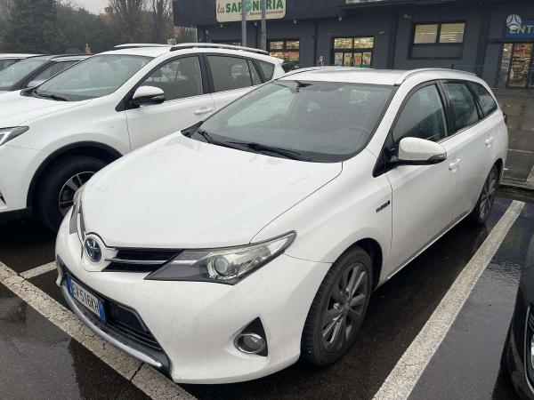 Balts Toyota Auris 2014 Panevēža, ar dzinēja tilpumu 1.80 L un nobraukumu 200 tūkst. km par 6900 €, foto 1 vietnē AUTOMOTO.COM.LV