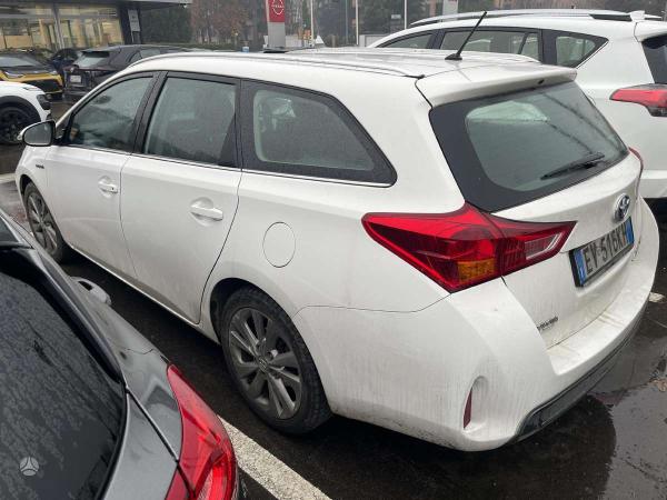Balts Toyota Auris 2014 Panevēža, ar dzinēja tilpumu 1.80 L un nobraukumu 200 tūkst. km par 6900 €, foto 3 vietnē AUTOMOTO.COM.LV