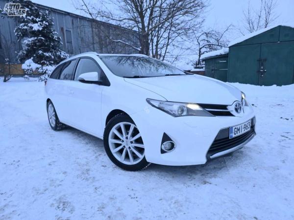 Balts Toyota Auris 2014 Radviliškis, ar dzinēja tilpumu 1.80 L un nobraukumu 265 tūkst. km par 6300 €, foto 2 vietnē AUTOMOTO.COM.LV