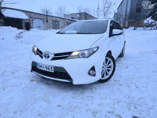 Balts Toyota Auris 2014 Radviliškis, ar dzinēja tilpumu 1.80 L un nobraukumu 265 tūkst. km par 6300 €, foto 4 vietnē AUTOMOTO.COM.LV