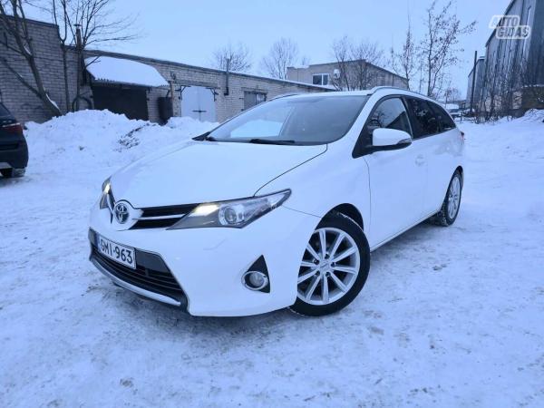 Balts Toyota Auris 2014 Radviliškis, ar dzinēja tilpumu 1.80 L un nobraukumu 265 tūkst. km par 6300 €, foto 5 vietnē AUTOMOTO.COM.LV