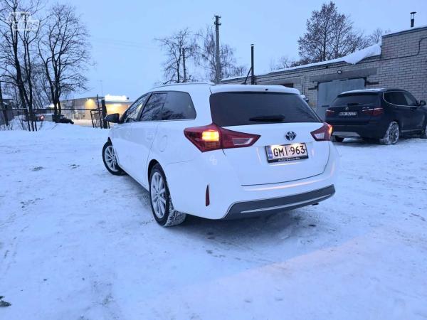 Balts Toyota Auris 2014 Radviliškis, ar dzinēja tilpumu 1.80 L un nobraukumu 265 tūkst. km par 6300 €, foto 7 vietnē AUTOMOTO.COM.LV