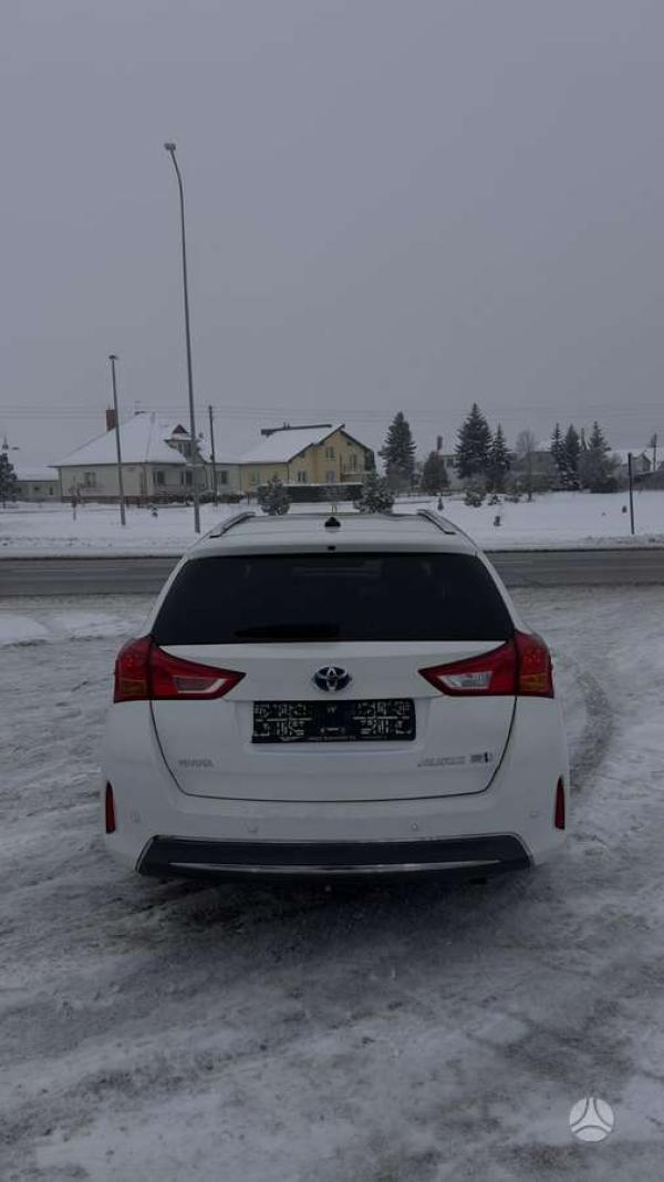 Белый Тойота Аурис 2014 в Мариямполе, объемом двигателя 1.80 л и пробегом 303 тыс. км за 6600 €, фото 4 на AUTOMOTO.COM.LV