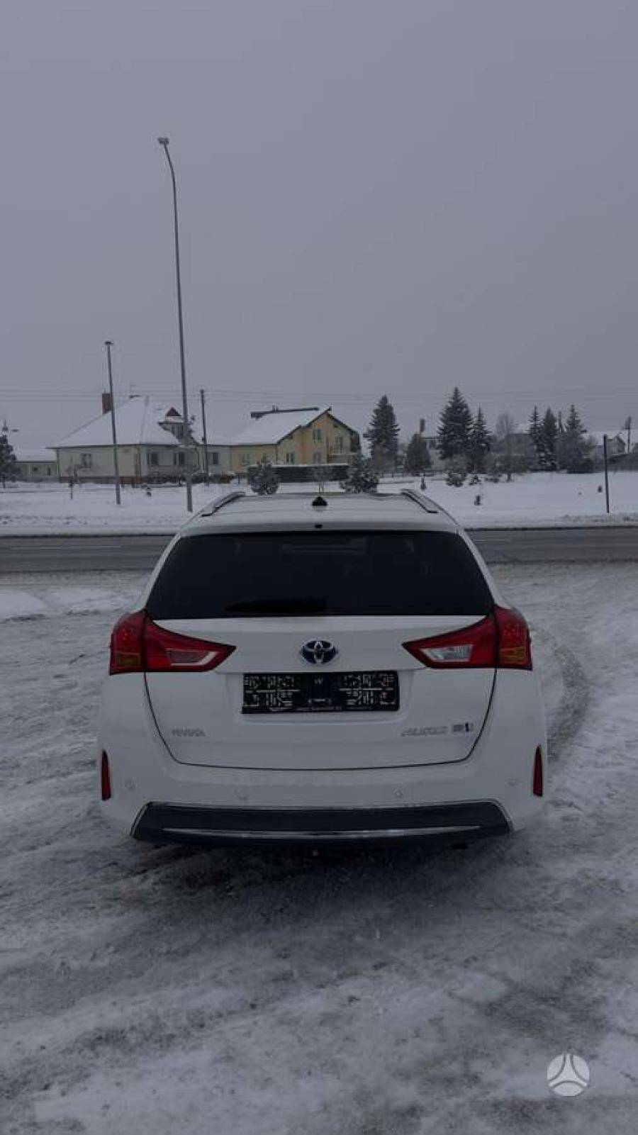 Белый Тойота Аурис 2014 в Мариямполе, объемом двигателя 1.80 л и пробегом 303 тыс. км за 6600 €, фото 4 на AUTOMOTO.COM.LV