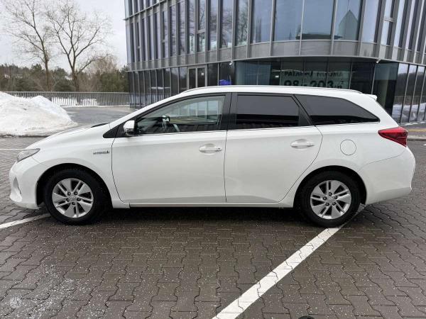 White Toyota Auris 2014 in Vilnius, with an engine capacity of 1.80 L and mileage of 284 thousand km for 6800 €, photo 8 on AUTOMOTO.COM.LV