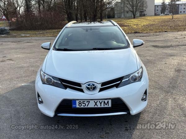 White Toyota Auris 2014 in Paide, with an engine capacity of 1.80 L and mileage of 222 thousand km for 10200 €, photo 3 on AUTOMOTO.COM.LV