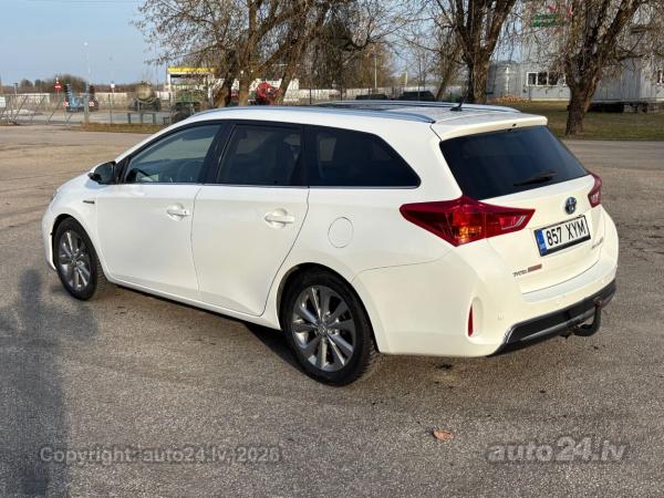 White Toyota Auris 2014 in Paide, with an engine capacity of 1.80 L and mileage of 222 thousand km for 10200 €, photo 4 on AUTOMOTO.COM.LV