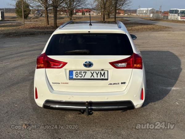 White Toyota Auris 2014 in Paide, with an engine capacity of 1.80 L and mileage of 222 thousand km for 10200 €, photo 5 on AUTOMOTO.COM.LV