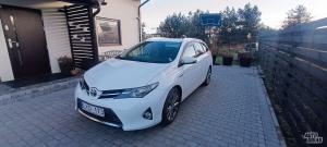 Balts Toyota Auris 2014 Viļņa, ar dzinēja tilpumu 1.80 L un nobraukumu 255 tūkst. km par 5900 €, foto  vietnē AUTOMOTO.COM.LV