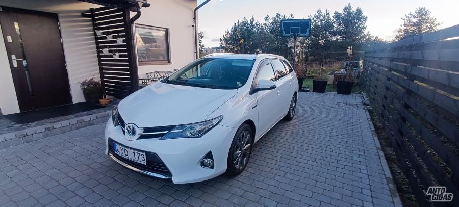 Balts Toyota Auris 2014 Viļņa, ar dzinēja tilpumu 1.80 L un nobraukumu 255 tūkst. km par 5900 €, foto 1 vietnē AUTOMOTO.COM.LV