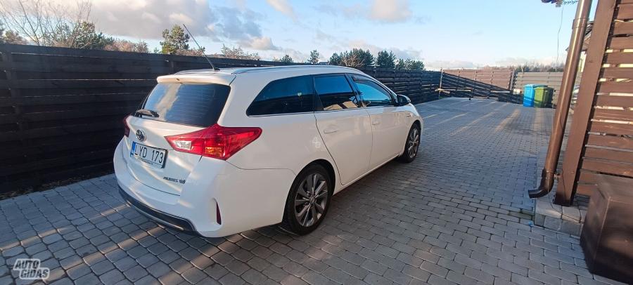 Balts Toyota Auris 2014 Viļņa, ar dzinēja tilpumu 1.80 L un nobraukumu 255 tūkst. km par 5900 €, foto 4 vietnē AUTOMOTO.COM.LV