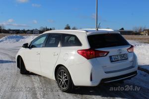 White Toyota Auris 2014 in Tartu, with an engine capacity of 1.60 L and mileage of 151 thousand km for 8970 €, photo 5 on AUTOMOTO.COM.LV