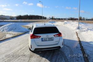 White Toyota Auris 2014 in Tartu, with an engine capacity of 1.60 L and mileage of 151 thousand km for 8970 €, photo 6 on AUTOMOTO.COM.LV