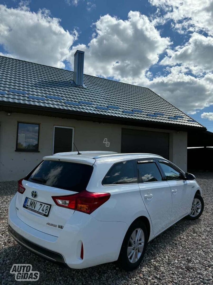 White Toyota Auris 2014 in Alytus, with an engine capacity of 1.80 L and mileage of 255 thousand km for 8300 €, photo 5 on AUTOMOTO.COM.LV