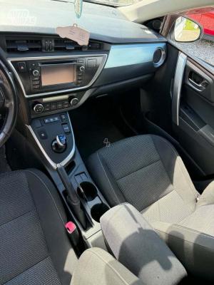 White Toyota Auris 2014 in Alytus, with an engine capacity of 1.80 L and mileage of 255 thousand km for 8300 €, photo 9 on AUTOMOTO.COM.LV