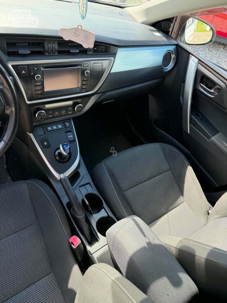 White Toyota Auris 2014 in Alytus, with an engine capacity of 1.80 L and mileage of 255 thousand km for 8300 €, photo 9 on AUTOMOTO.COM.LV