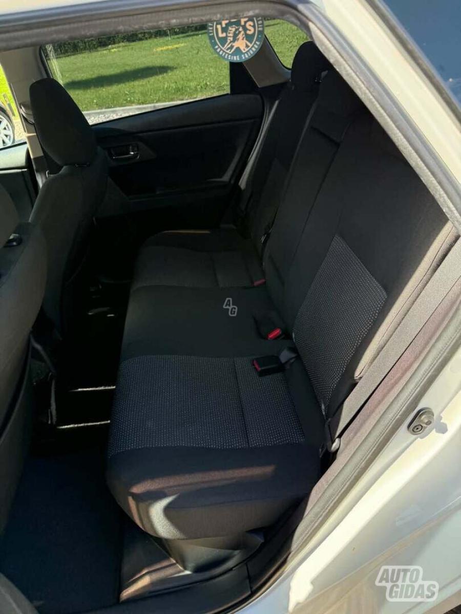 White Toyota Auris 2014 in Alytus, with an engine capacity of 1.80 L and mileage of 255 thousand km for 8300 €, photo 12 on AUTOMOTO.COM.LV