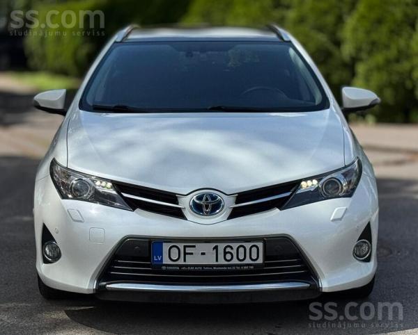 Balts Toyota Auris 2014 Jūrmala, ar dzinēja tilpumu 1.80 L un nobraukumu 190 tūkst. km par 9500 €, foto 2 vietnē AUTOMOTO.COM.LV