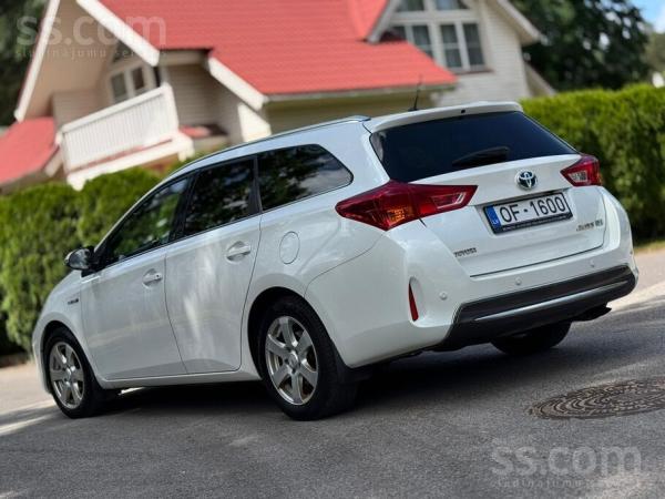 Balts Toyota Auris 2014 Jūrmala, ar dzinēja tilpumu 1.80 L un nobraukumu 190 tūkst. km par 9500 €, foto 5 vietnē AUTOMOTO.COM.LV