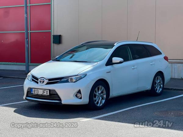 Balts Toyota Auris 2014 Tallina, ar dzinēja tilpumu 1.80 L un nobraukumu 320 tūkst. km par 5500 €, foto 1 vietnē AUTOMOTO.COM.LV