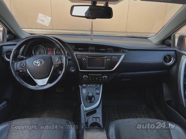 Balts Toyota Auris 2014 Tallina, ar dzinēja tilpumu 1.80 L un nobraukumu 320 tūkst. km par 5500 €, foto 7 vietnē AUTOMOTO.COM.LV