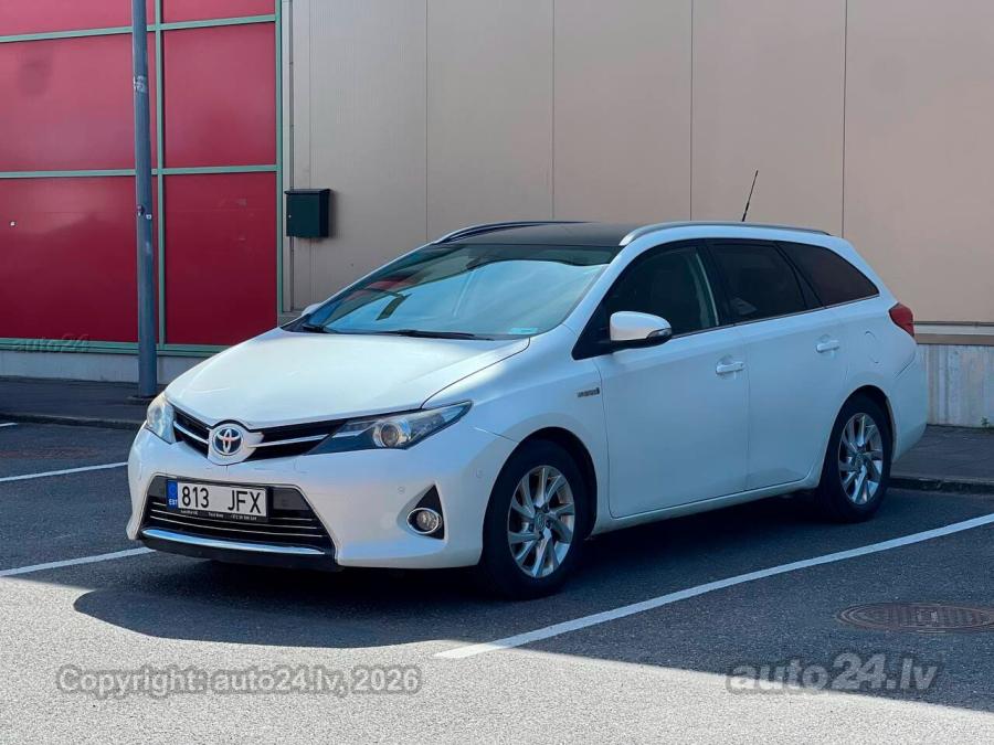 Balts Toyota Auris 2014 Tallina, ar dzinēja tilpumu 1.80 L un nobraukumu 320 tūkst. km par 5500 €, foto 1 vietnē AUTOMOTO.COM.LV