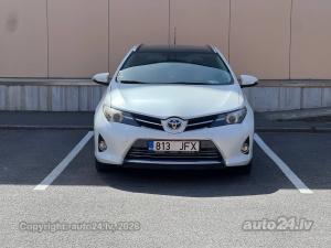 Balts Toyota Auris 2014 Tallina, ar dzinēja tilpumu 1.80 L un nobraukumu 320 tūkst. km par 5500 €, foto 3 vietnē AUTOMOTO.COM.LV