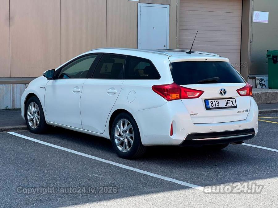 Balts Toyota Auris 2014 Tallina, ar dzinēja tilpumu 1.80 L un nobraukumu 320 tūkst. km par 5500 €, foto 5 vietnē AUTOMOTO.COM.LV