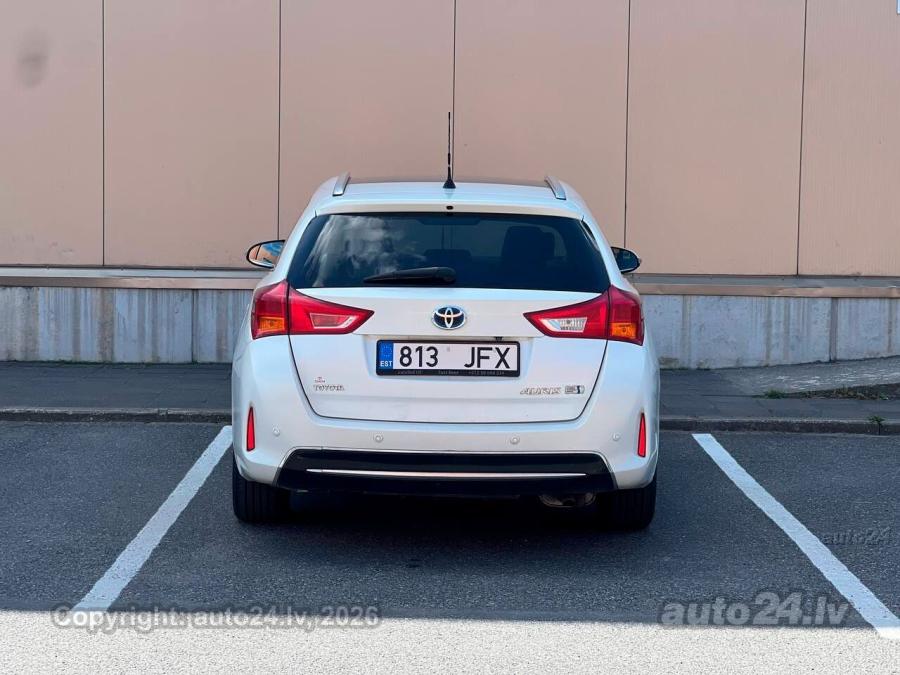 Balts Toyota Auris 2014 Tallina, ar dzinēja tilpumu 1.80 L un nobraukumu 320 tūkst. km par 5500 €, foto 6 vietnē AUTOMOTO.COM.LV