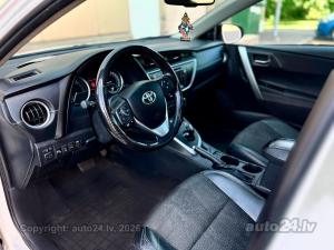 Balts Toyota Auris 2014 Tallina, ar dzinēja tilpumu 1.80 L un nobraukumu 320 tūkst. km par 5500 €, foto 9 vietnē AUTOMOTO.COM.LV