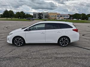 Balts Toyota Auris 2014 Kauņa, ar dzinēja tilpumu 1.80 L un nobraukumu 217 tūkst. km par 7200 €, foto  vietnē AUTOMOTO.COM.LV