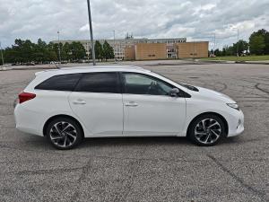 Balts Toyota Auris 2014 Kauņa, ar dzinēja tilpumu 1.80 L un nobraukumu 217 tūkst. km par 7200 €, foto 3 vietnē AUTOMOTO.COM.LV