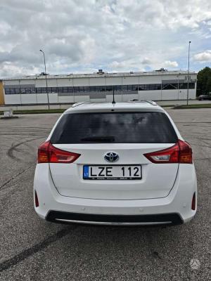 Balts Toyota Auris 2014 Kauņa, ar dzinēja tilpumu 1.80 L un nobraukumu 217 tūkst. km par 7200 €, foto 5 vietnē AUTOMOTO.COM.LV