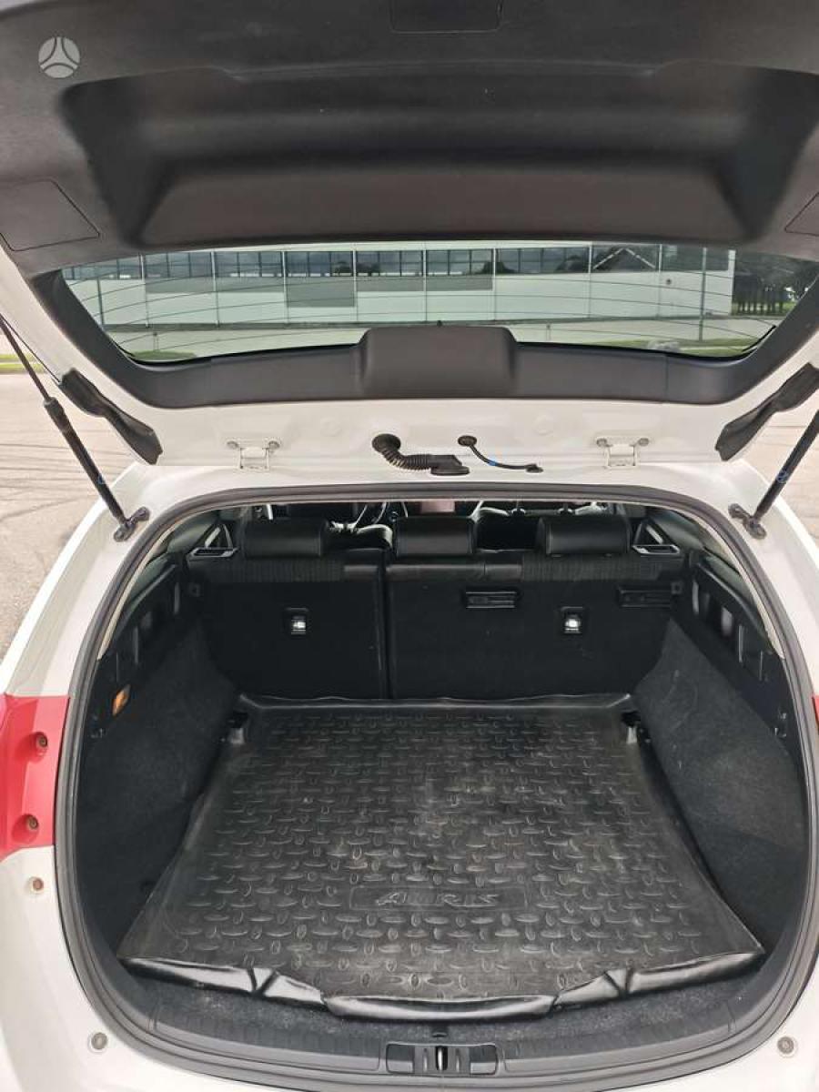 Balts Toyota Auris 2014 Kauņa, ar dzinēja tilpumu 1.80 L un nobraukumu 217 tūkst. km par 7200 €, foto 7 vietnē AUTOMOTO.COM.LV