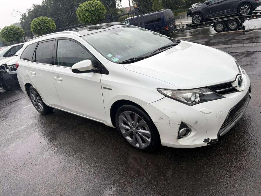 Balts Toyota Auris 2014 Viļņa, ar dzinēja tilpumu 1.80 L un nobraukumu 271 tūkst. km par 4800 €, foto 4 vietnē AUTOMOTO.COM.LV