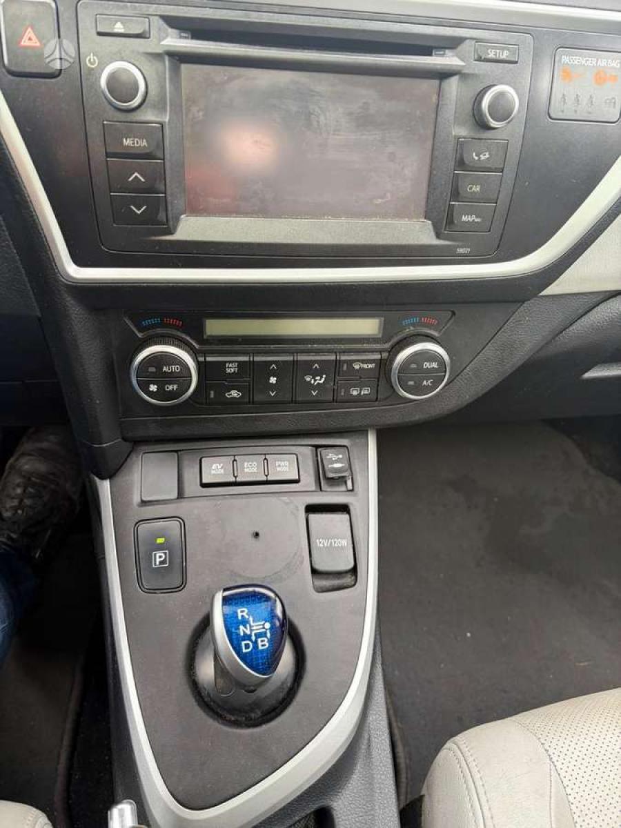 Balts Toyota Auris 2014 Viļņa, ar dzinēja tilpumu 1.80 L un nobraukumu 271 tūkst. km par 4800 €, foto 8 vietnē AUTOMOTO.COM.LV