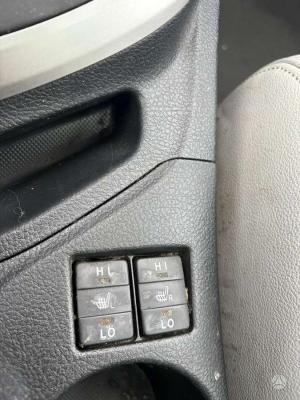Balts Toyota Auris 2014 Viļņa, ar dzinēja tilpumu 1.80 L un nobraukumu 271 tūkst. km par 4800 €, foto 9 vietnē AUTOMOTO.COM.LV