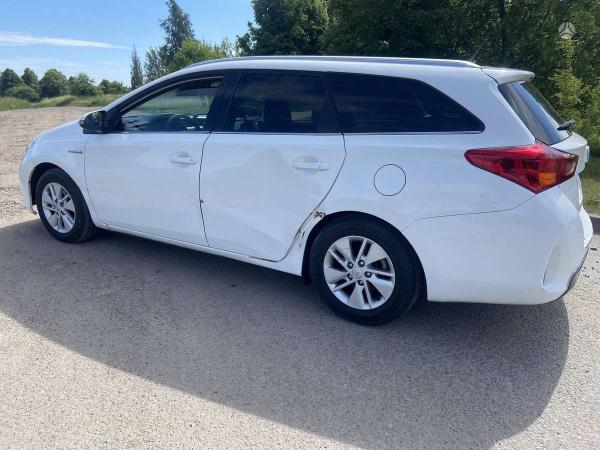 Balts Toyota Auris 2014 Tauragė, ar dzinēja tilpumu 1.80 L un nobraukumu 356 tūkst. km par 4600 €, foto 3 vietnē AUTOMOTO.COM.LV