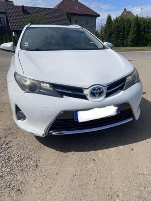 White Toyota Auris 2014 in Taurage, with an engine capacity of 1.80 L and mileage of 356 thousand km for 4600 €, photo 7 on AUTOMOTO.COM.LV